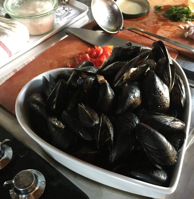 Mussels in Tomato & White Wine Garlic Sauce (Guazzetto di Cozze ...