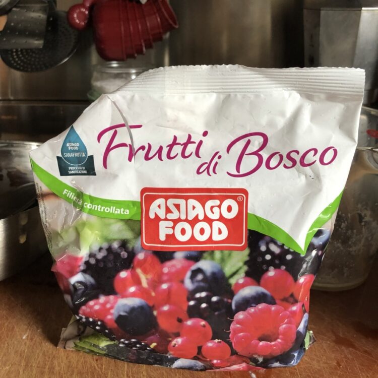 10-Minute Homemade Berry (Licious) Sauce - Biting at the Bits
