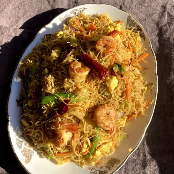 20-Minute Singapore Mei Fun Noodles (Shrimp Mei Fun) - Biting at the Bits