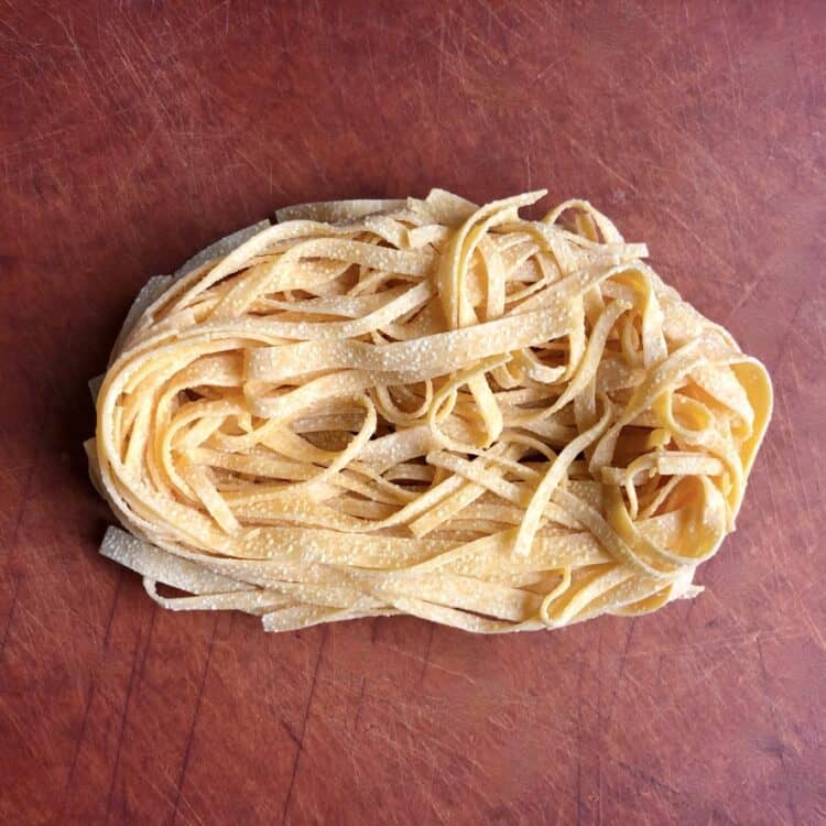 Easy Creamy Pioppini Mushroom Pasta (Pasta con Funghi e Panna) - Biting ...