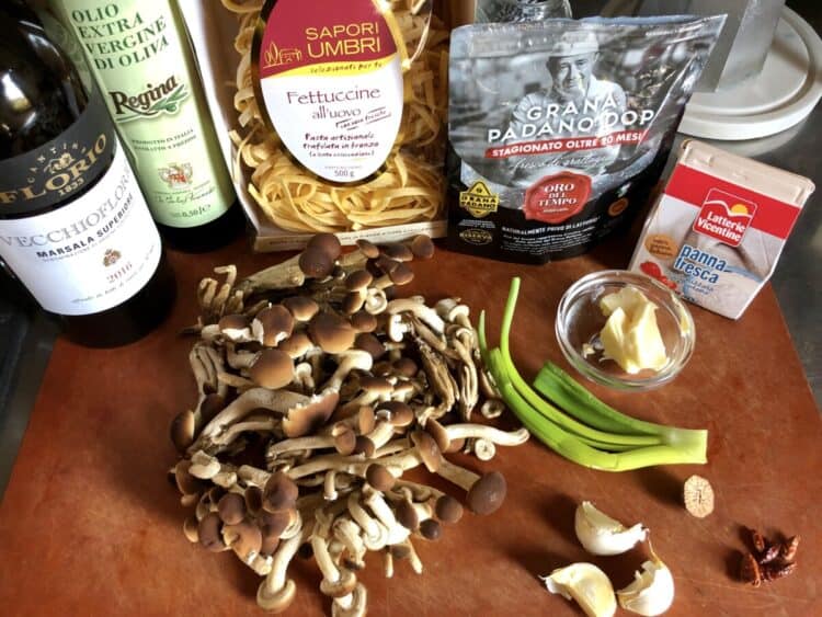 Easy Creamy Pioppini Mushroom Pasta (Pasta con Funghi e Panna) - Biting ...