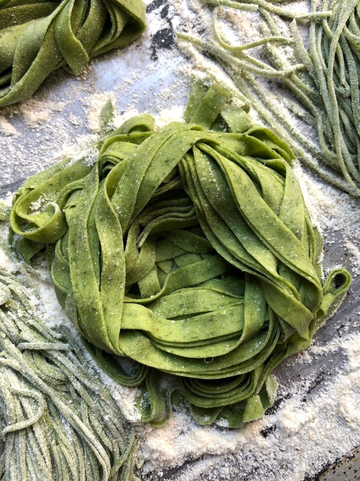 Fresh Spinach Pasta Dough (Using 00 Flour + Video) - Biting at the Bits