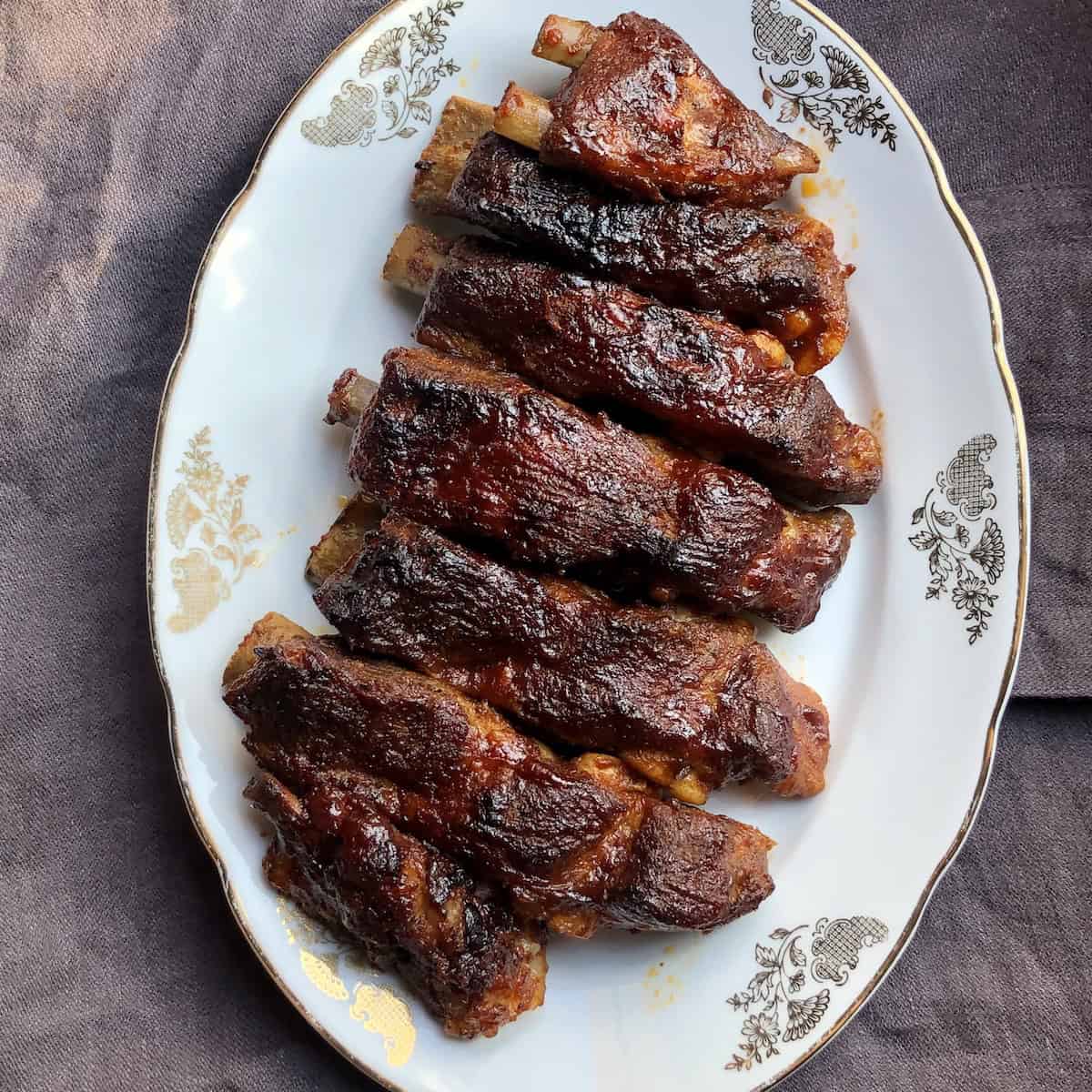 Easy Oven-Baked Ribs (Smoky Fall-Off-The-Bone BBQ Ribs) - Biting at the ...